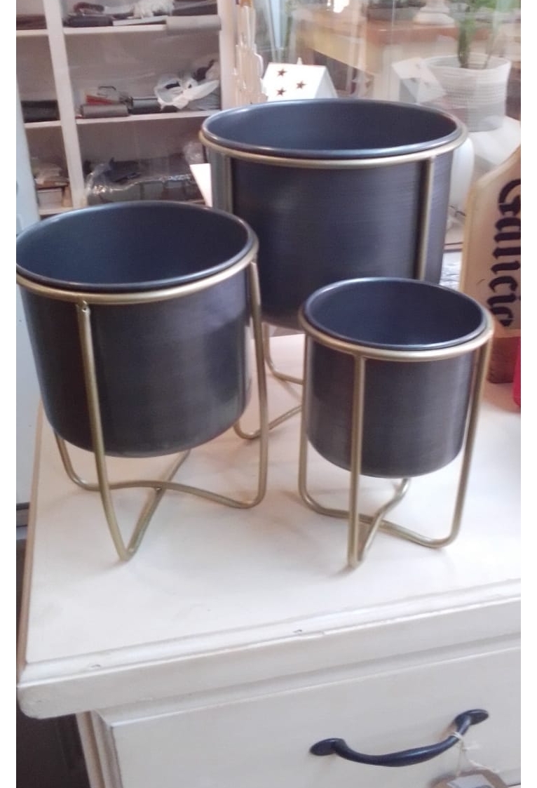 PORTA MACETA CHAPA SET X 3 J250 – Guru Muebles SRL